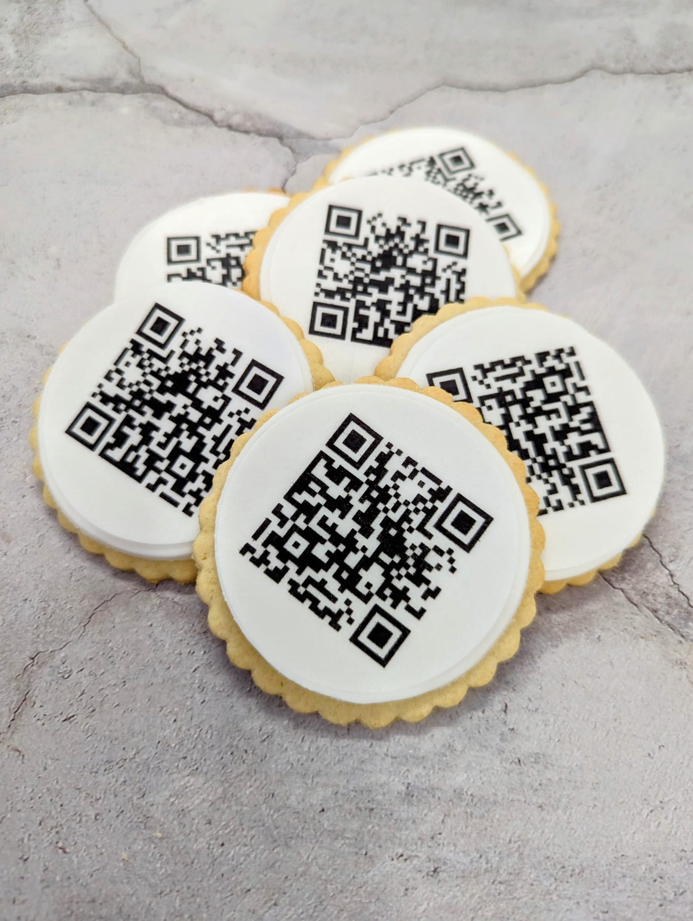 QR-code Biscuits (7.5cm) For Your Business | THE BISKERY